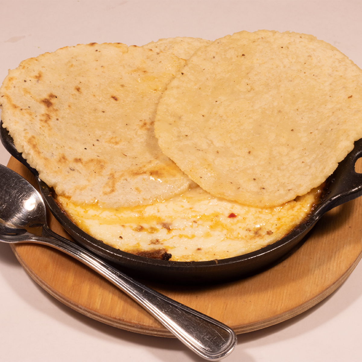 Queso Flameado | La Cabanita